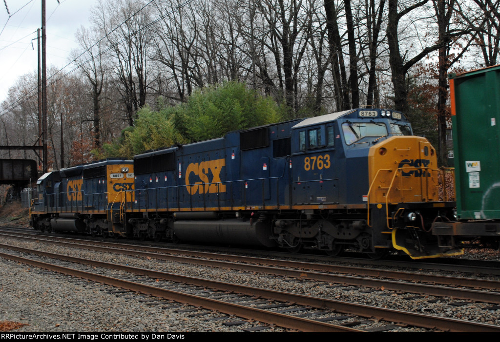 CSX SD60M 8763 on Q702-22